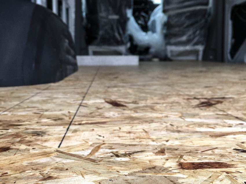 Installation of the new OSB3-floor panel – Overlandys